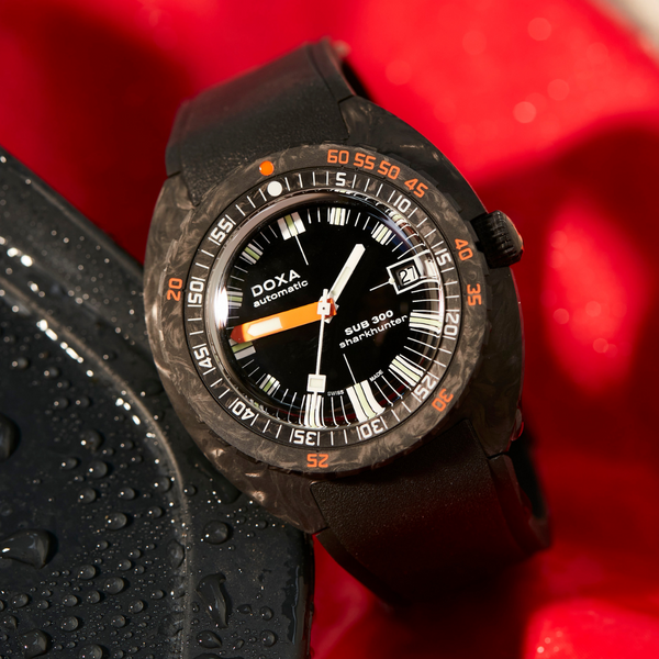 Doxa 300 Carbon - Sharkhunter (Black) – Roldorf & Co.